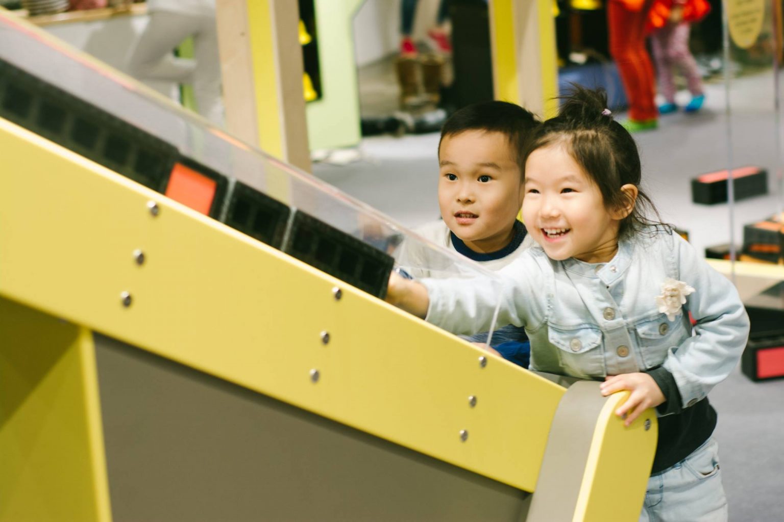 Building buddies – Loodo Exhibits