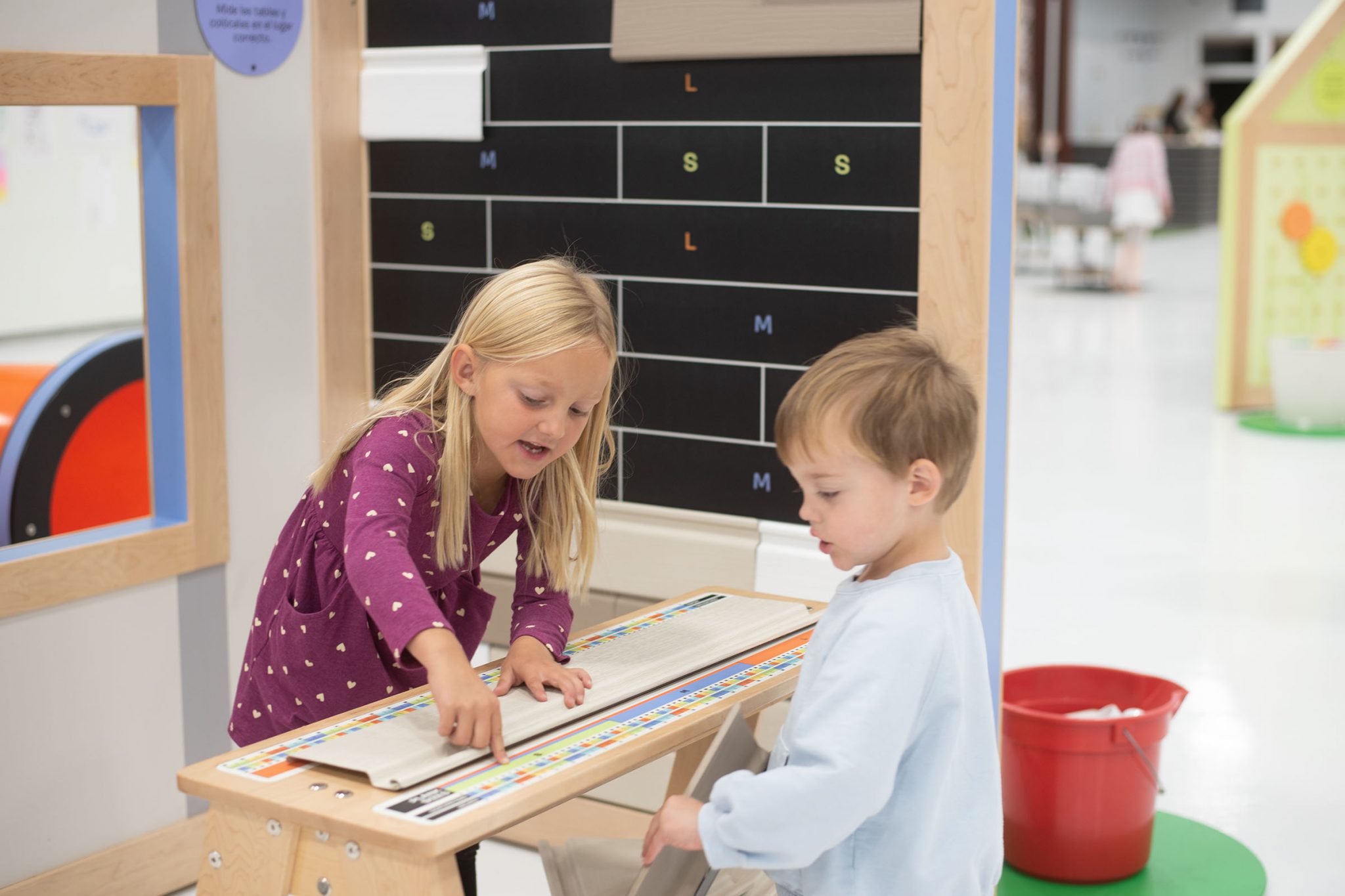 Building buddies – Loodo Exhibits