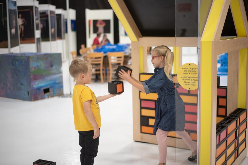 Building buddies – Loodo Exhibits